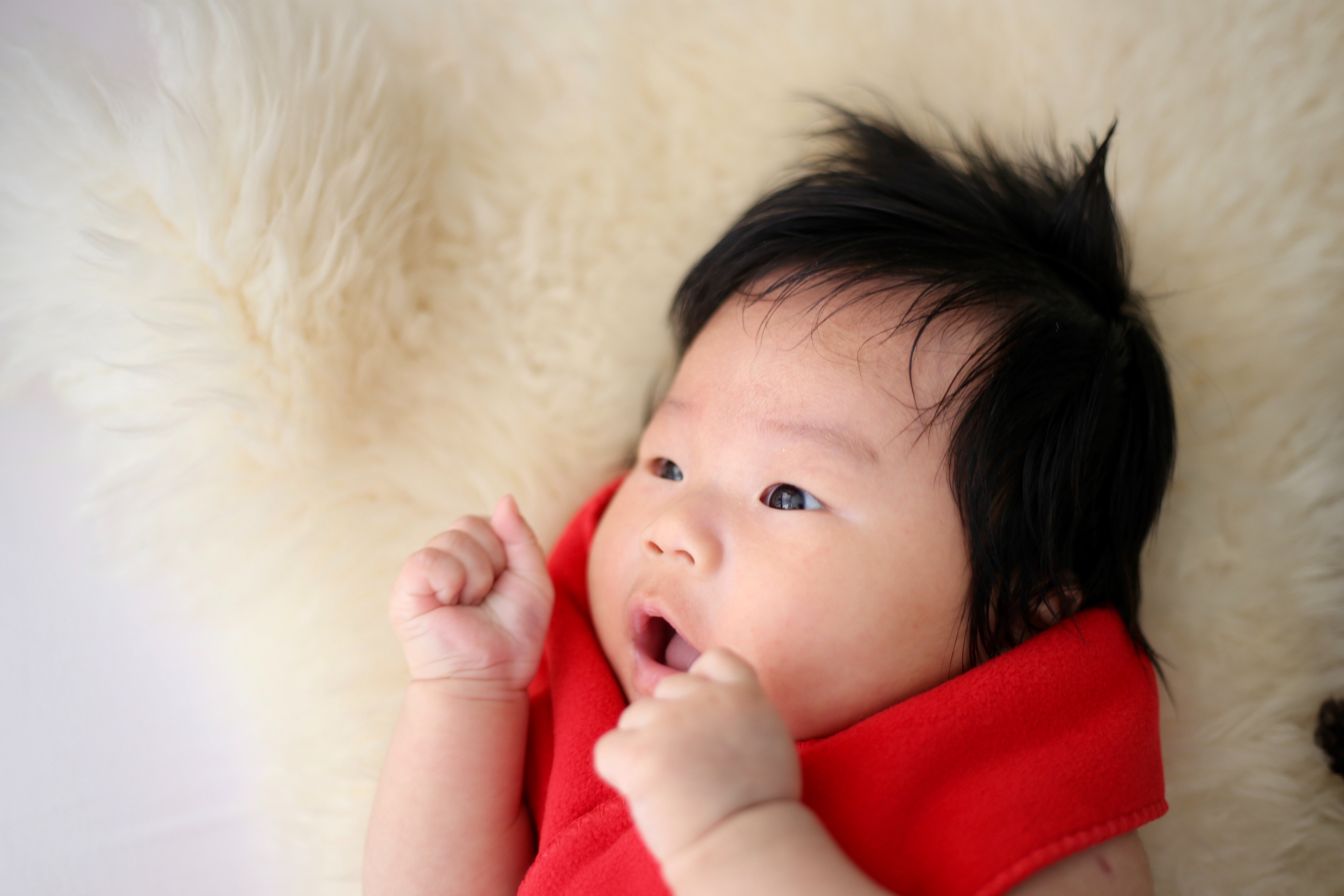asian baby on sheepskin minnie-zhou-cp7alH1AfFI-unsplash